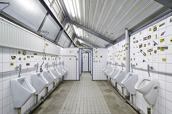 Sanitäranlage im Stadion - Immer wenn der Pfiff ertönt