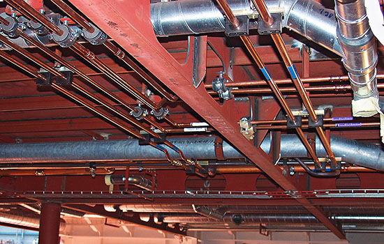 Befestigen von Rohrleitungen